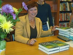 Bestselling Author Tami Hoag Donates Signed Dark Horse Books to ...